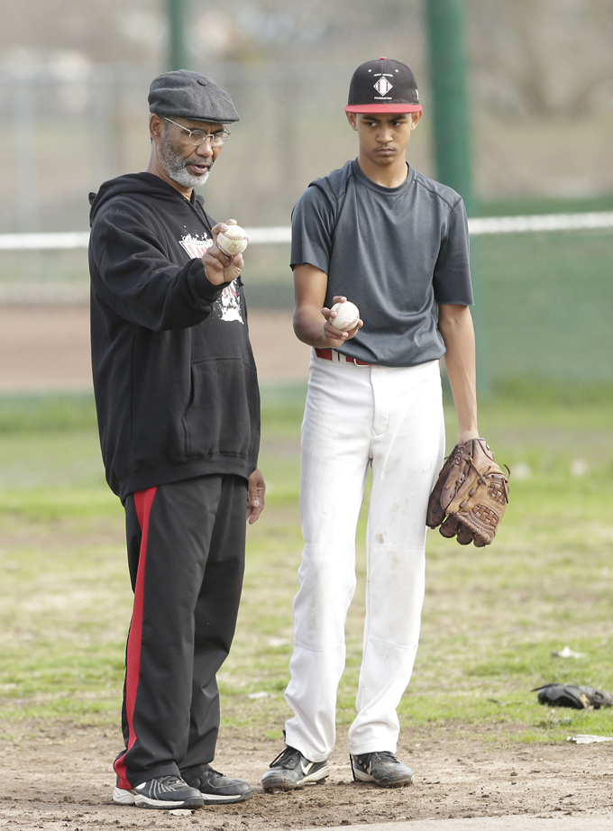 Jerry Manuel, son work to help youth in baseball | New Pittsburgh Courier