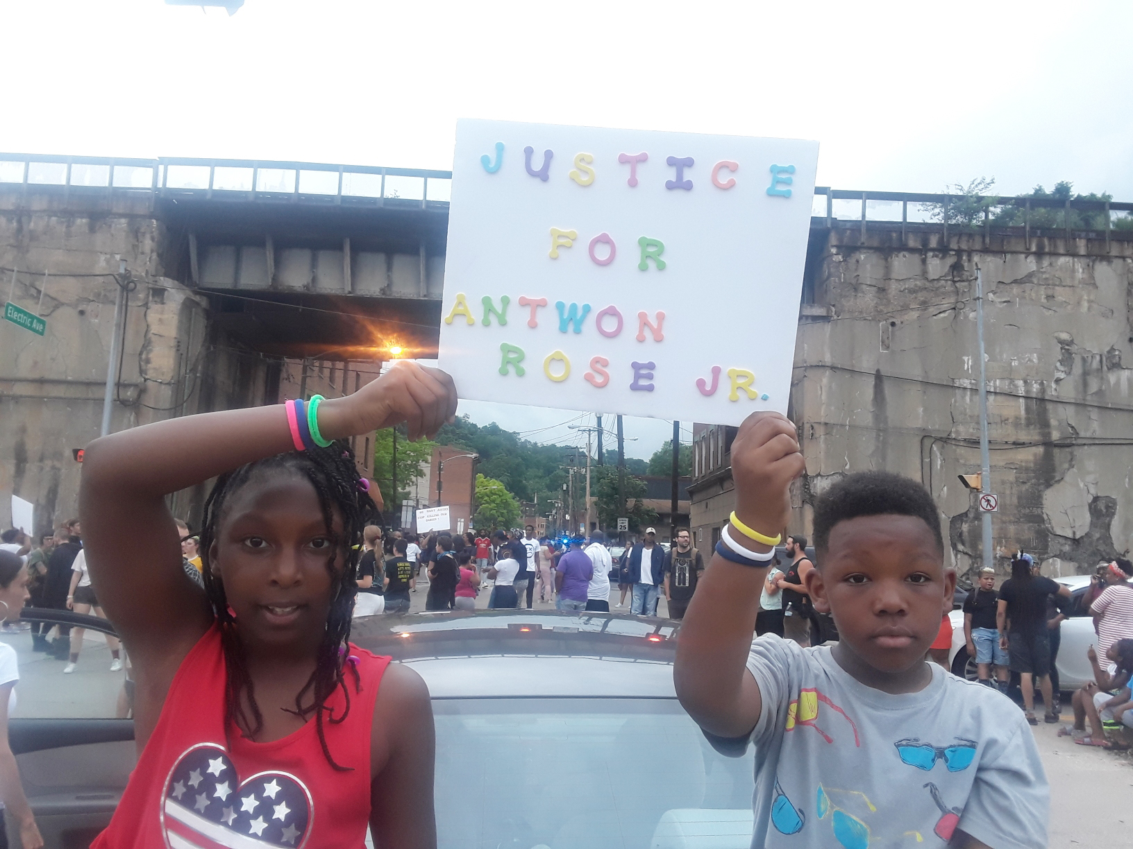 Protesters shut down East Pittsburgh streets in protest of police ...