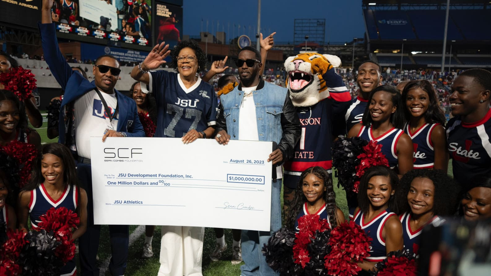 Diddy gives back in Atlanta; Millions of dollars to JSU and Earn Your ...